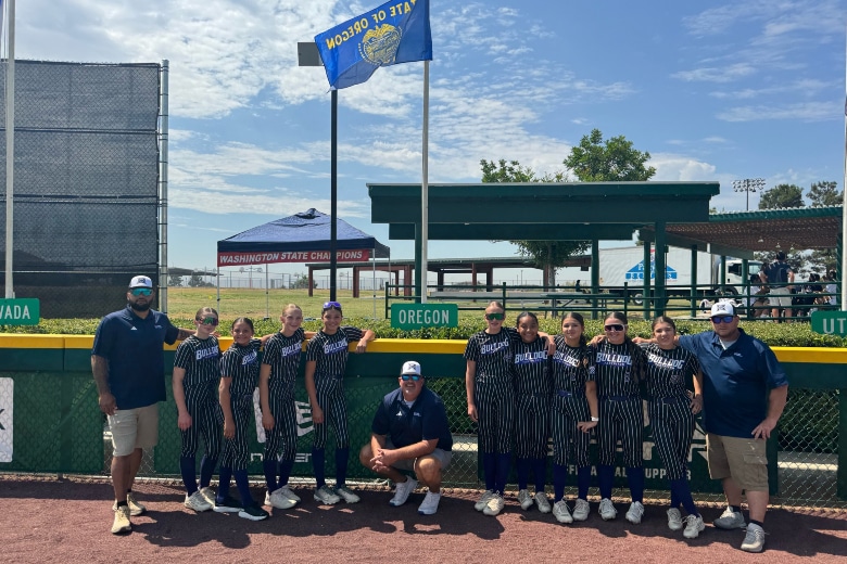 Hermiston 10/11/12 softball advances to regional semi-final - Elkhorn ...